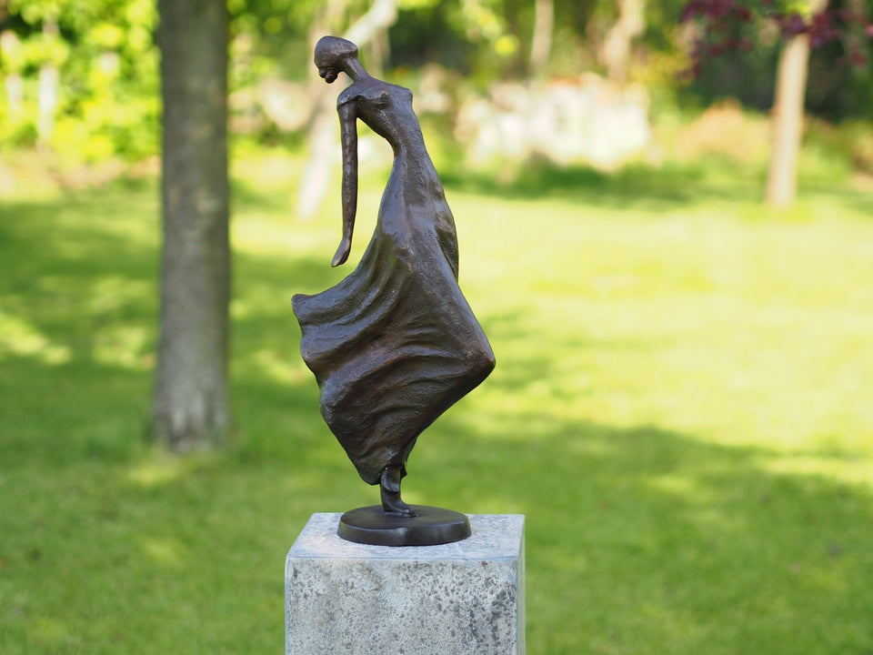 Bronze statue Woman bent over backwards 57x14x27cm | Doika